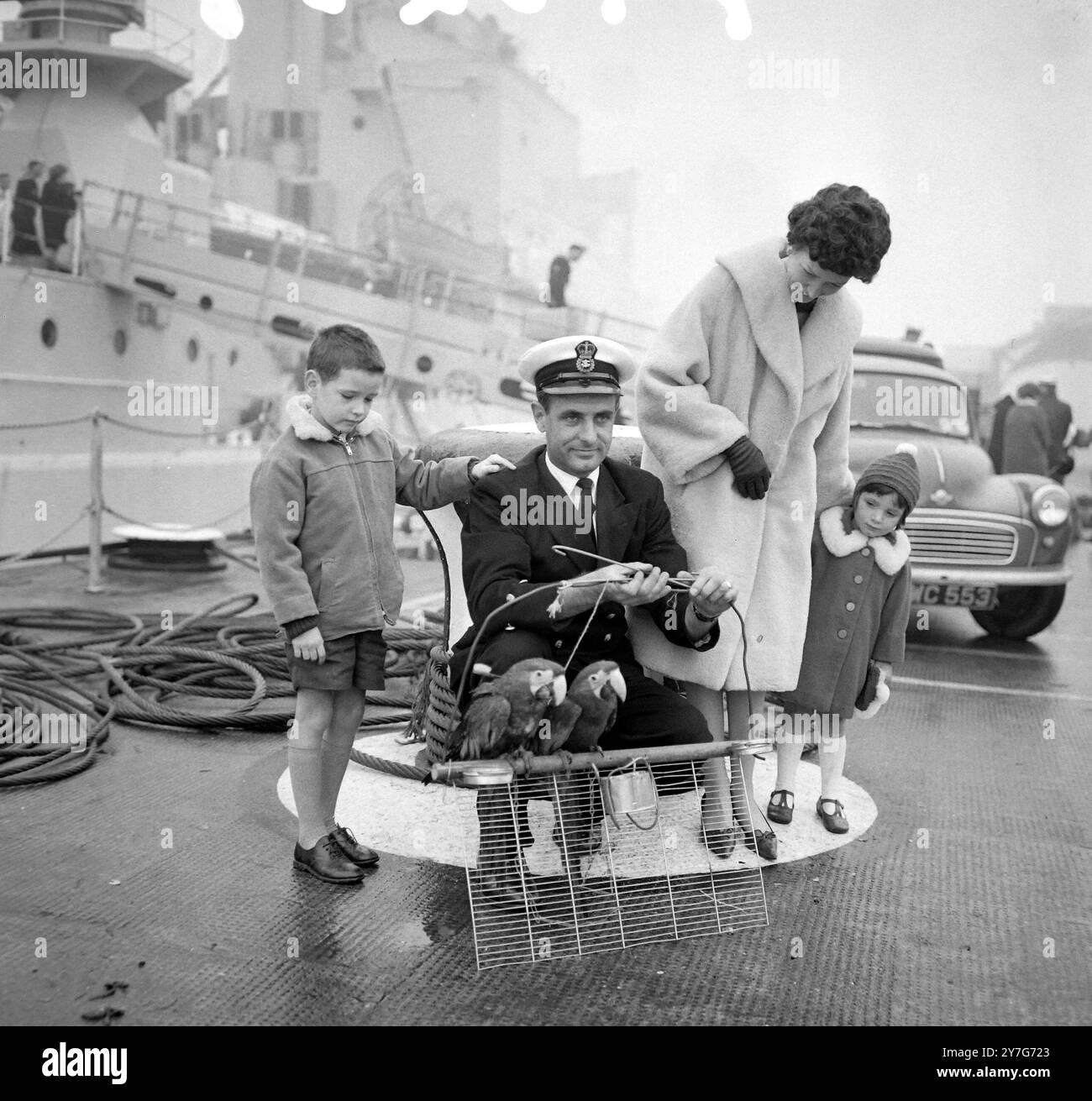 ERIC AND MAUREEN HARLOW WITH FAMILY AND MACAWS IN PORTSMOUTH / ; 17 ...
