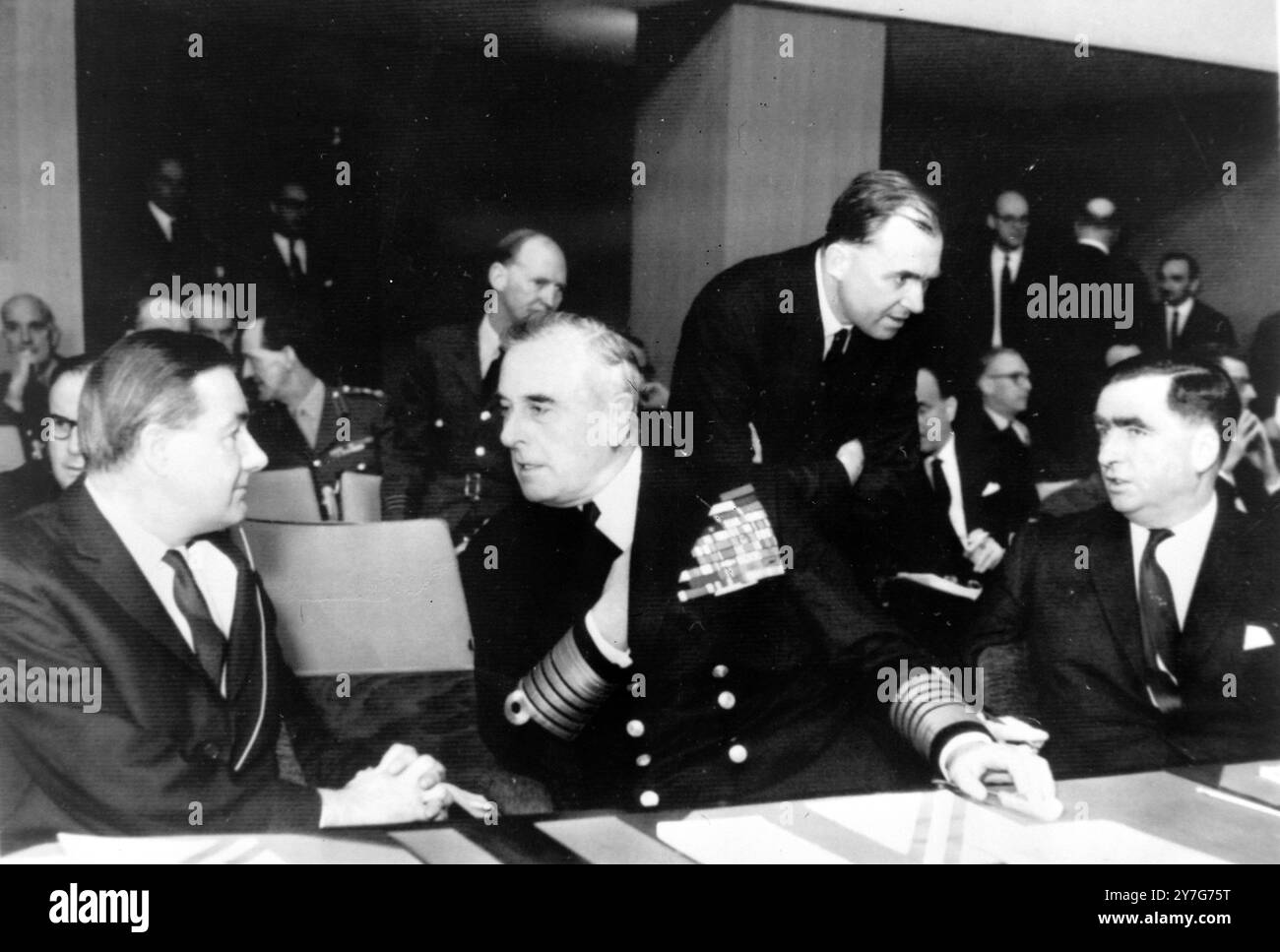 LORD MOUNTBATTEN WITH JAMES CALLAGHAN J. & DENNIS HEALEY IN PARIS ; 16 ...