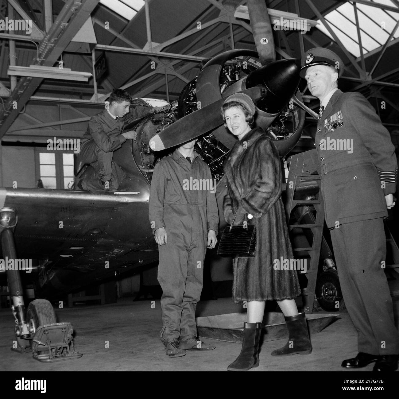 PRINCESS ALEXANDRA WITH RAF CADETS WORKSHOP IN HALTON ; 16 DECEMBER ...