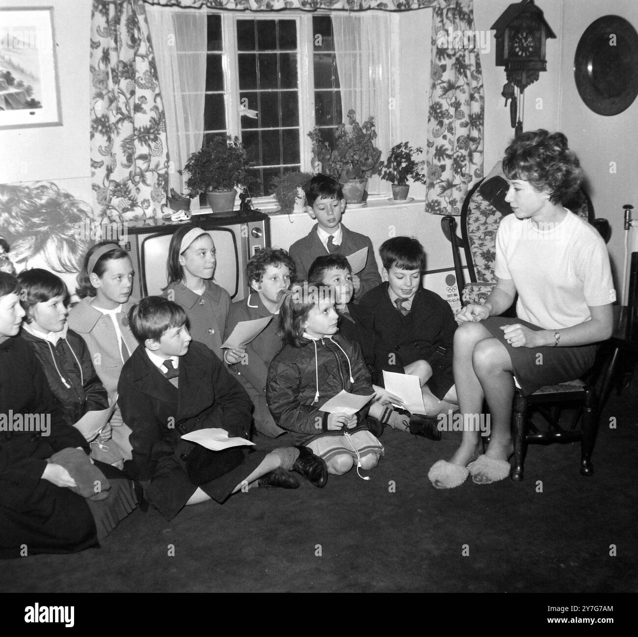 ATHLETE ANN PACKER SINGING CAROLS IN MOULSFORD ; 15 DECEMBER 1964 Stock ...