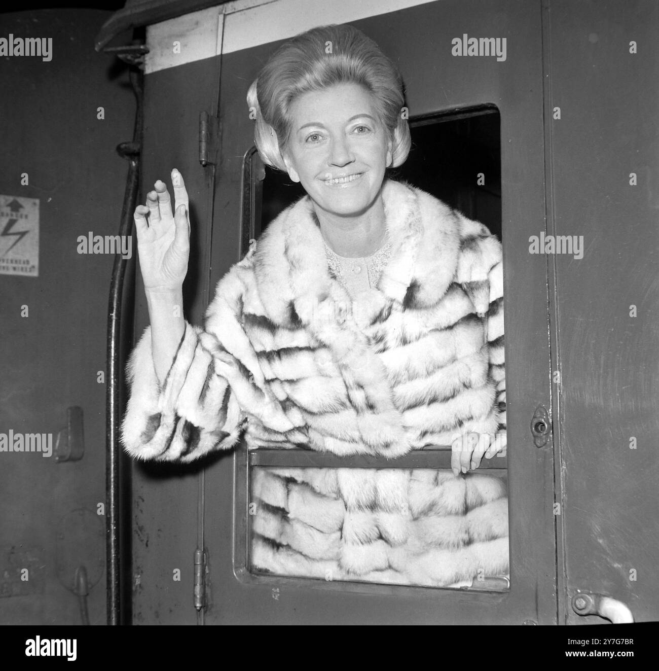 ACTRESS SUSAN WILDING EX WIFE OF MICHAEL IN LONDON / ; 15 DECEMBER 1964 ...