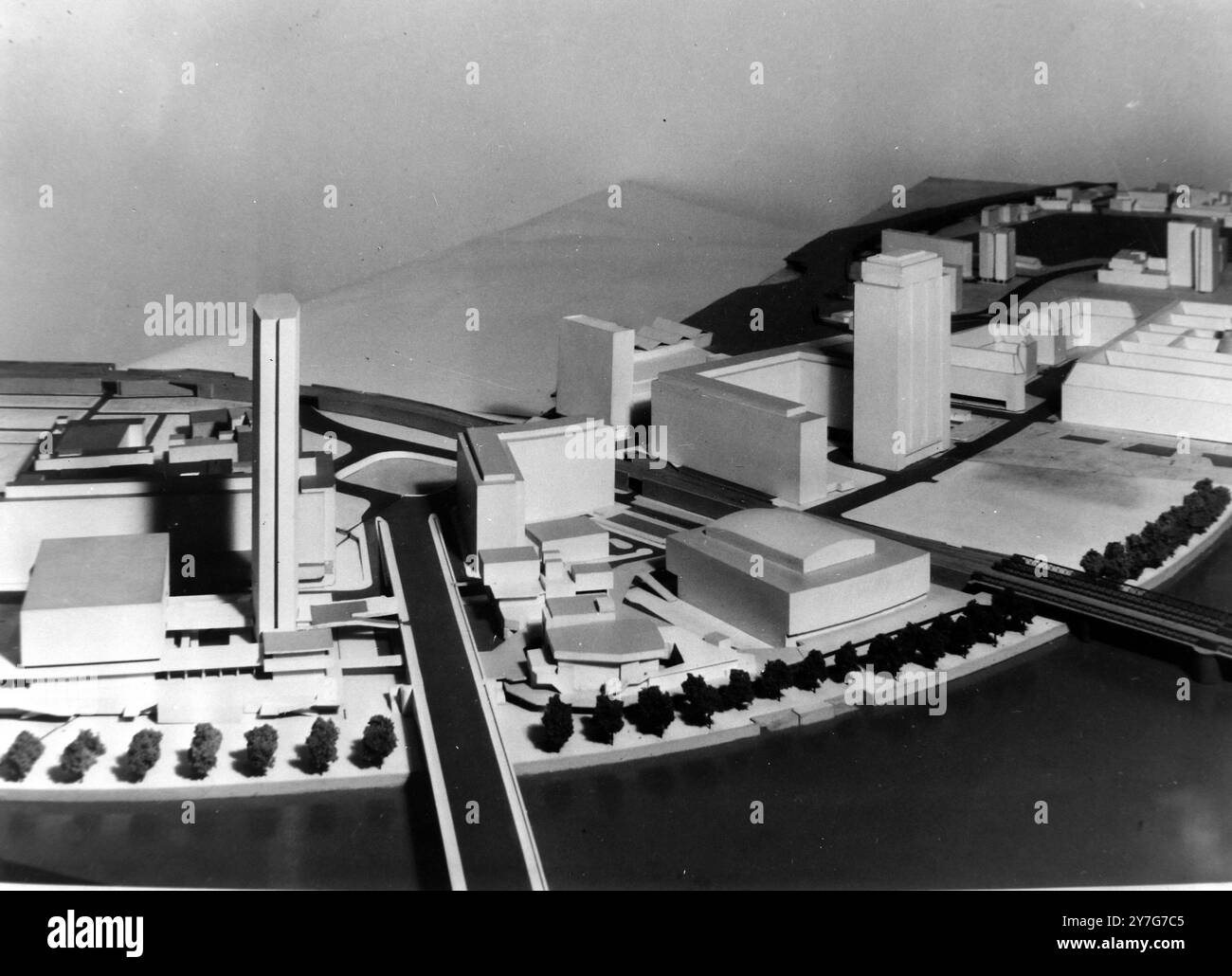 SOUTH BANK MODEL OF CONFERENCE CENTRE IN LONDON ; 15 DECEMBER 1964 ...