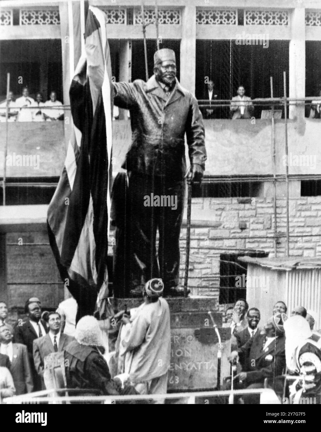 KENYA VICE PRESIDENT OGINGA ODINGA UNVEILS STATUE OF JOMO KENYATTA IN ...