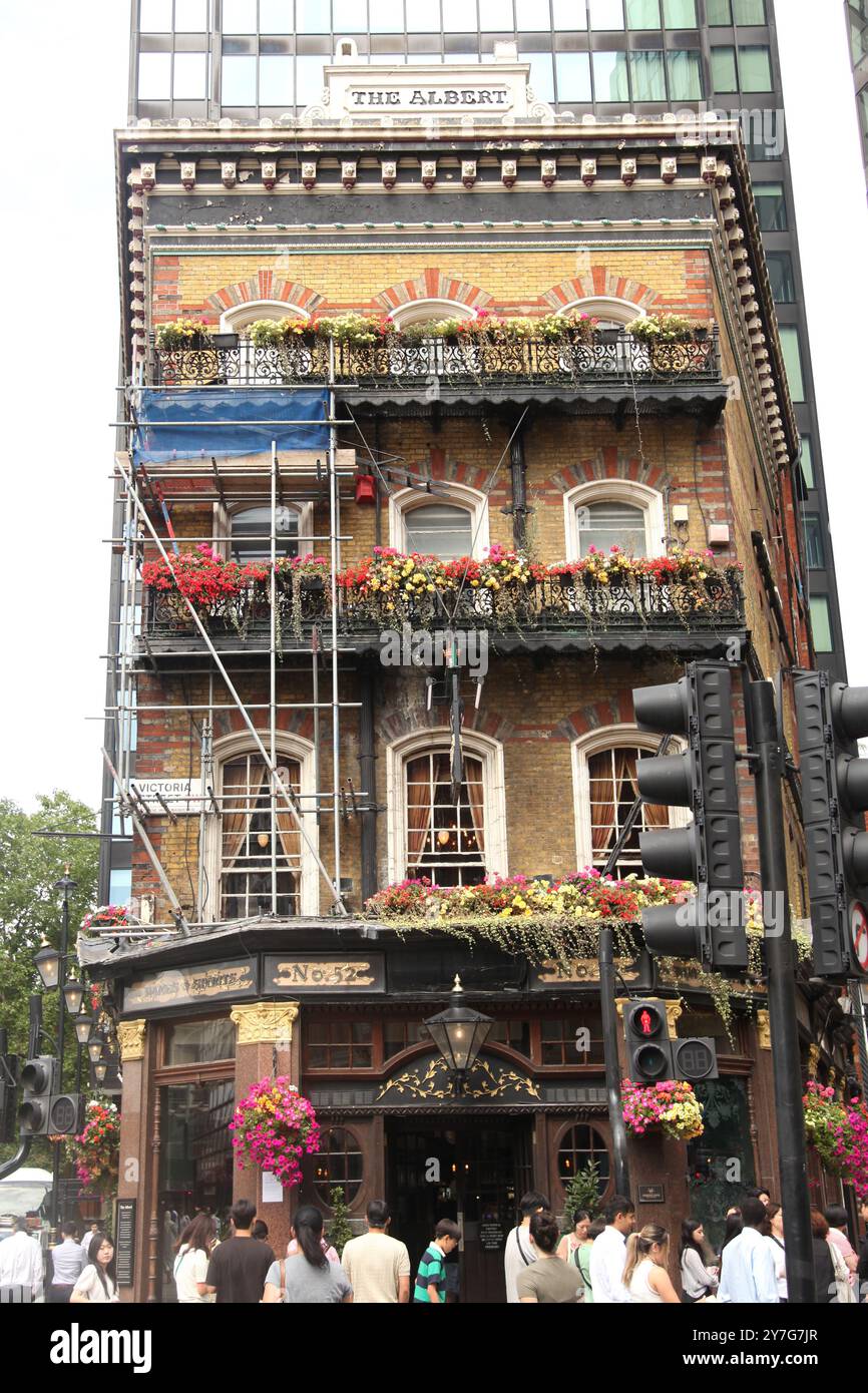 The Albert Public House, Victoria Street, City of Westminster, London ...