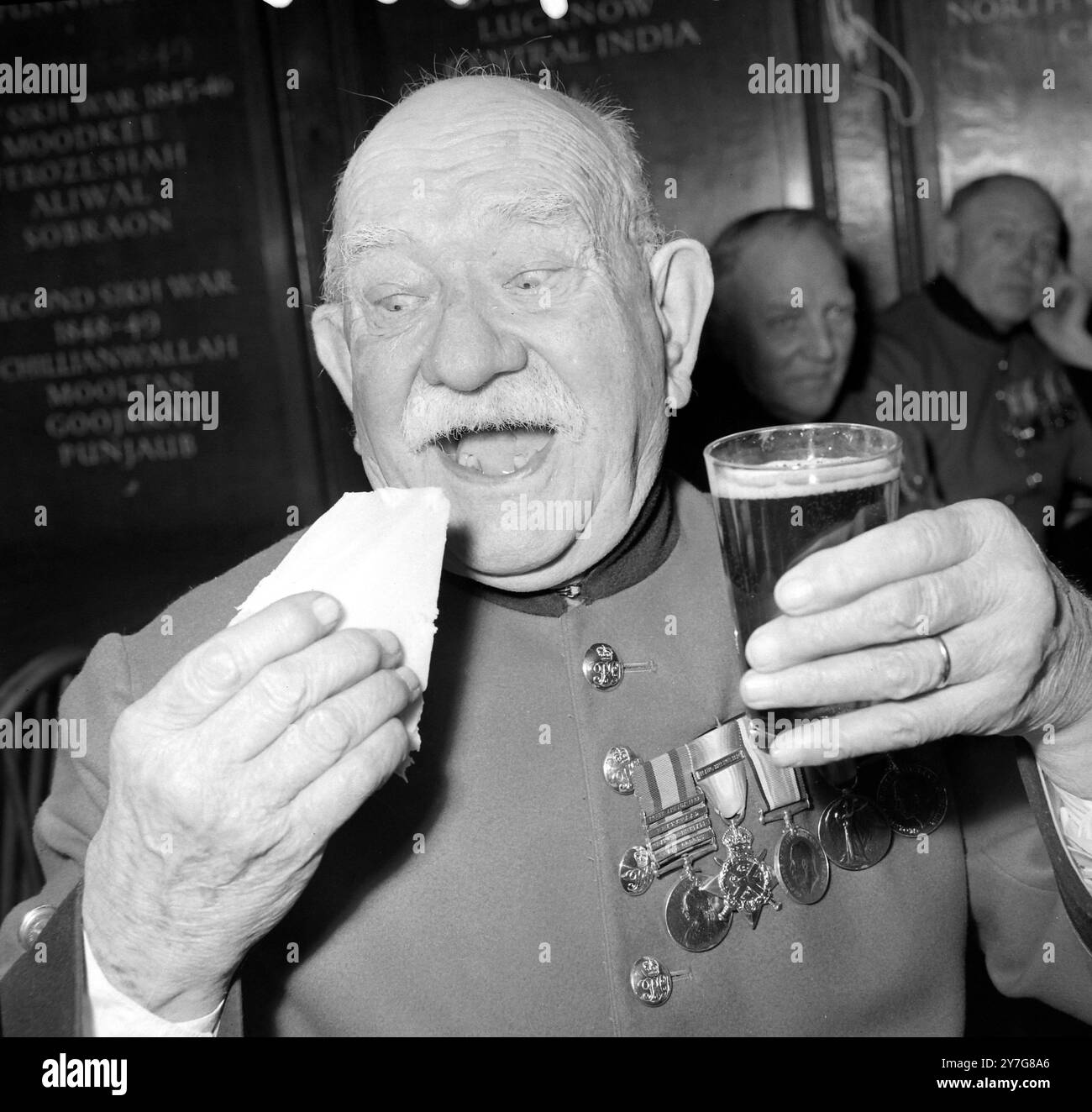 10 DECEMBER 1964 Chelsea pensioner Sgt Maj James Edward Wood of ...