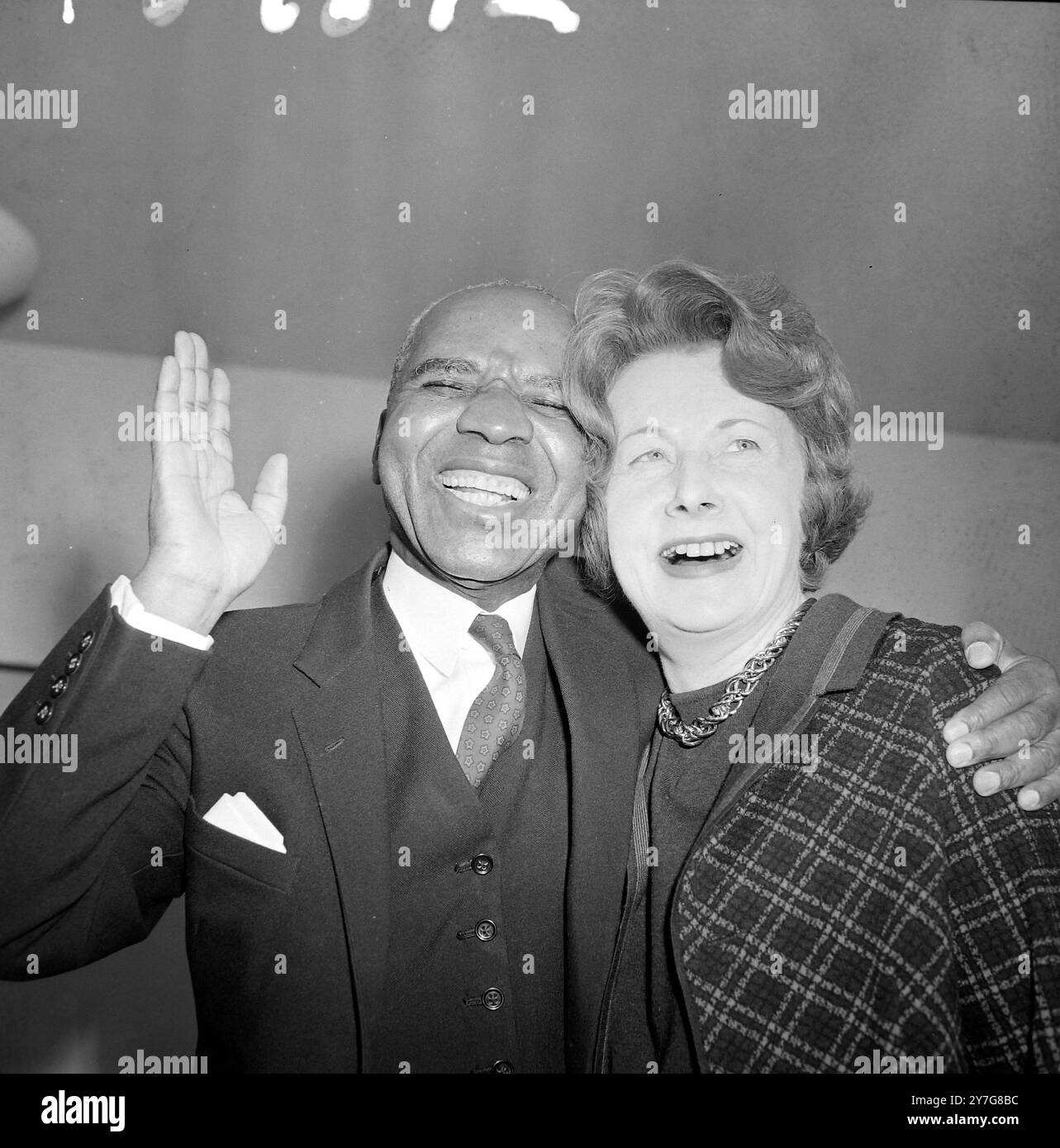 PREMIER OF MALAWI HASTINGS BANDA WITH BARBARA CASTLE IN LONDON / ; 10 ...