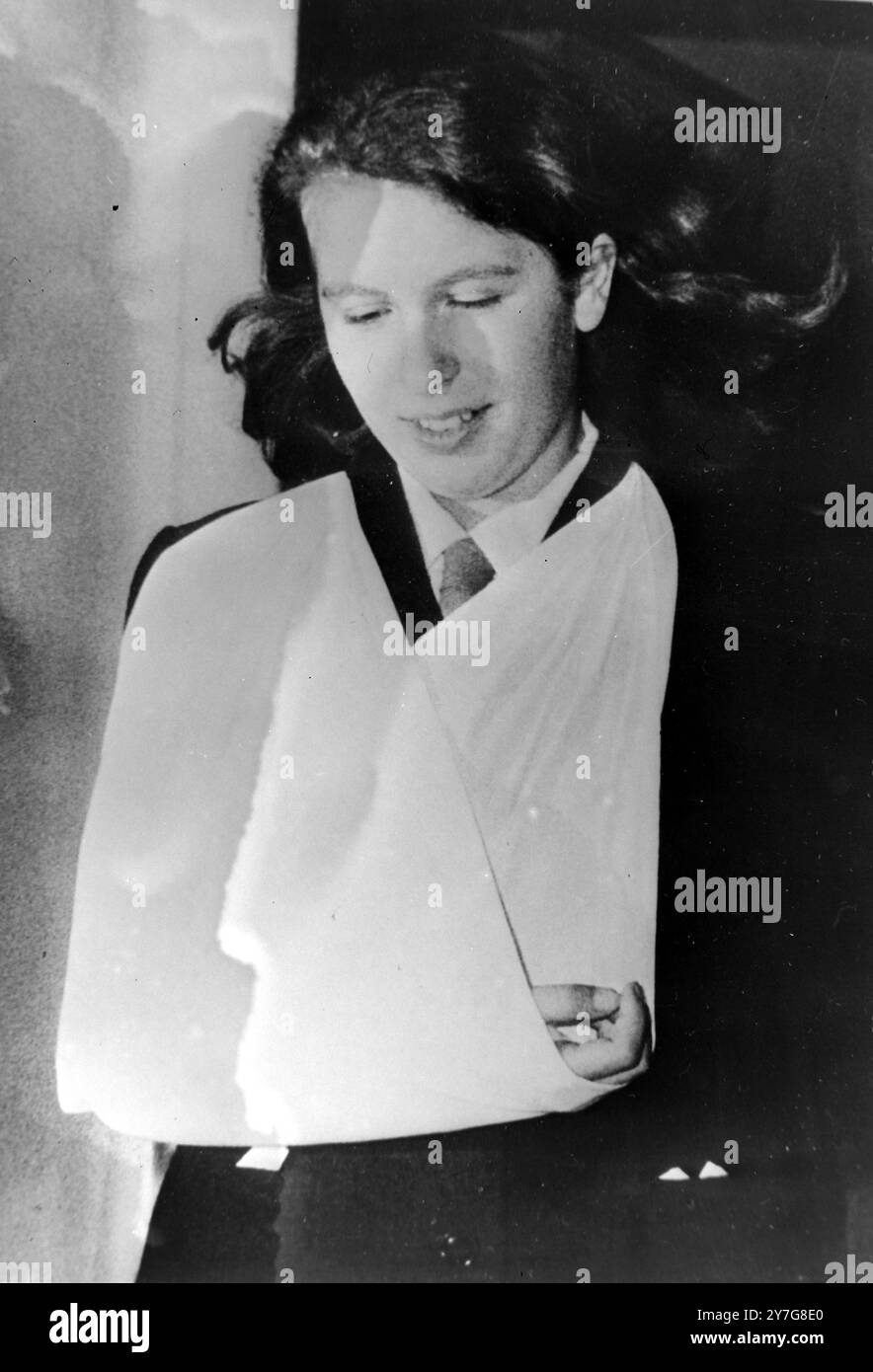 INJURED PRINCESS ANNE LEAVES HOSPITAL IN LONDON ; 9 DECEMBER 1964 Stock ...