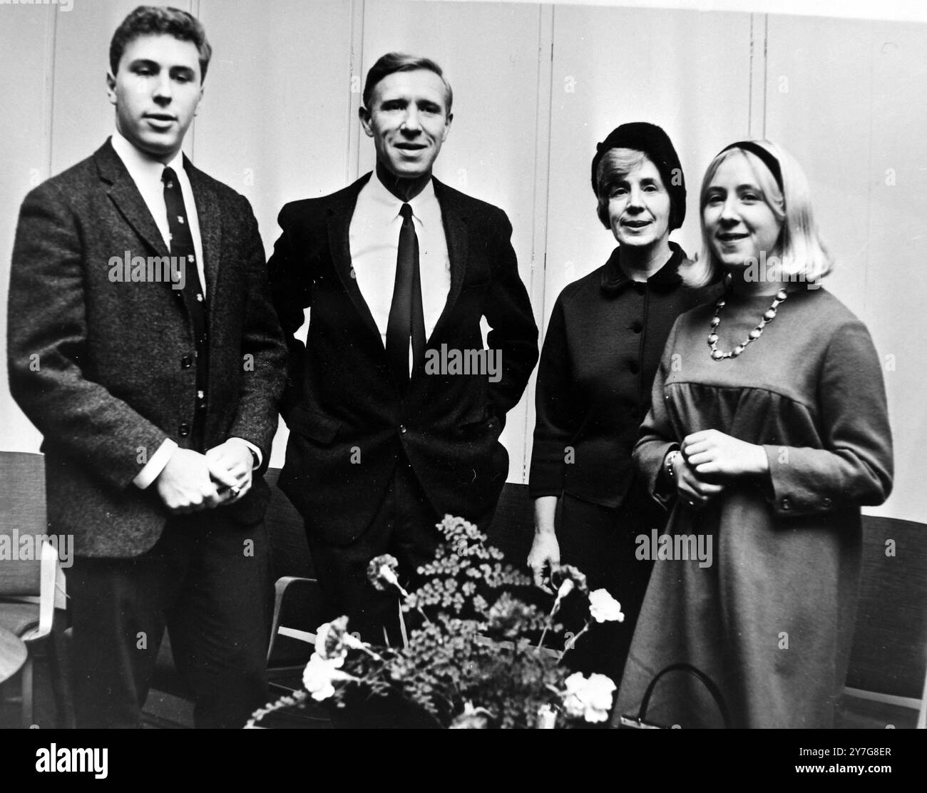 NOBEL PRIZE WINNER PROFESSOR KONRAD BLOCH WITH WIFE LORE & CHILDREN IN ...