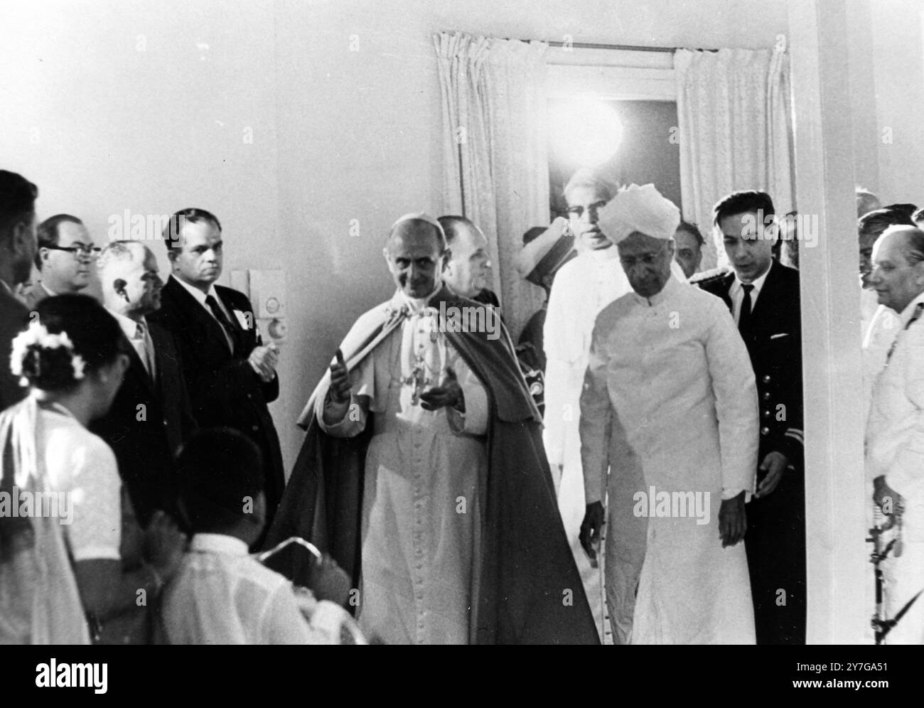RELIGION POPE PAUL VI BLESSES GUESTS WITH INDIAN PRESIDENT SARVEPAALLI ...