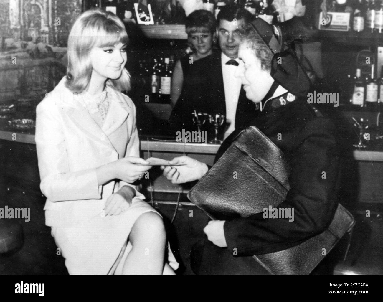 MANDY RICE-DAVIES AT SALVATION ARMY IN MUNICH / ; 3 DECEMBER 1964 Stock ...