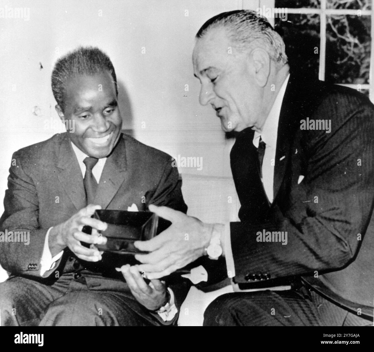 ZAMBIA PRESIDENT KENNETH KAUNDA WITH US AMERICAN PRESIDENT LYNDON B ...