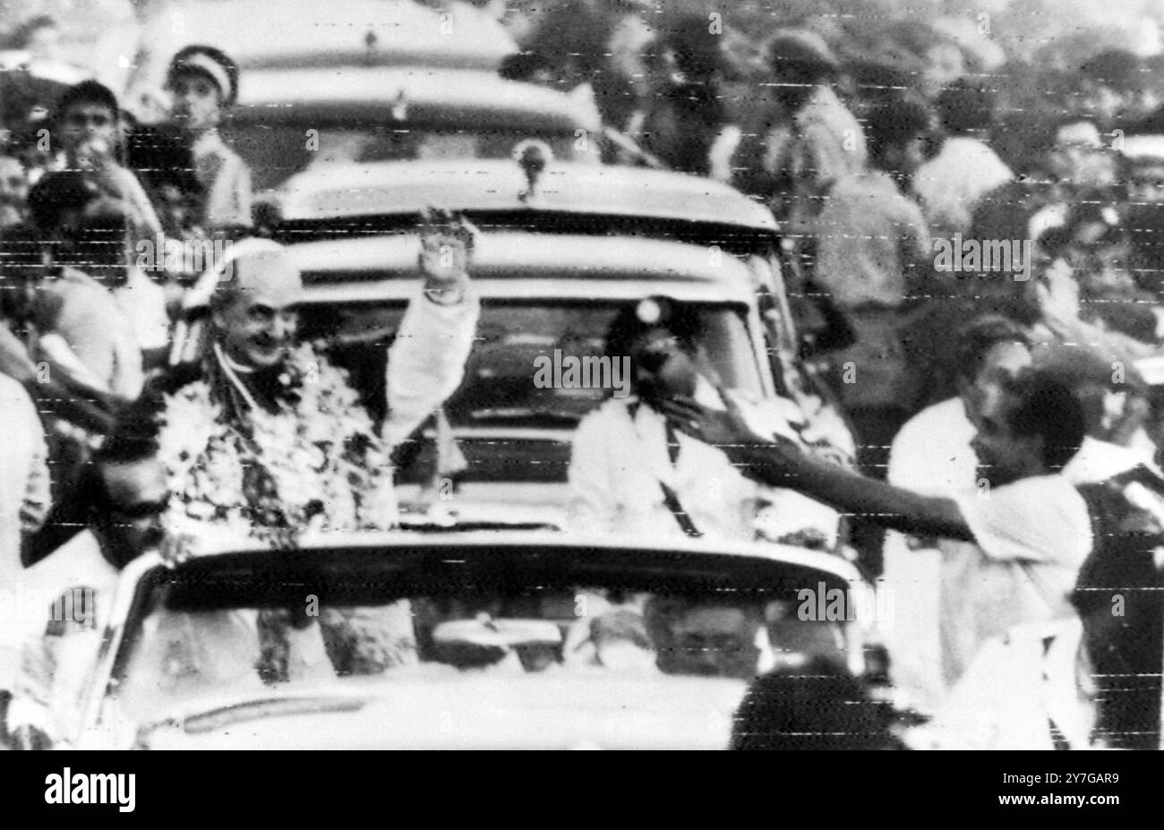 RELIGION POPE PAUL VI ARRIVES IN BOMBAY, INDIA FOR EUCHARISTIC CONGRESS ...