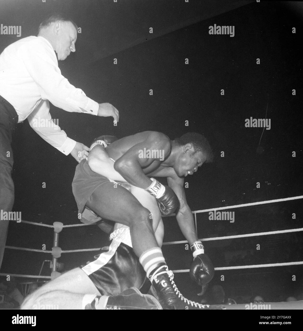BOXING IN ACTION EMILE GRIFFITH V DAVE CHARNLEY FIGHT IN LONDON AND ...