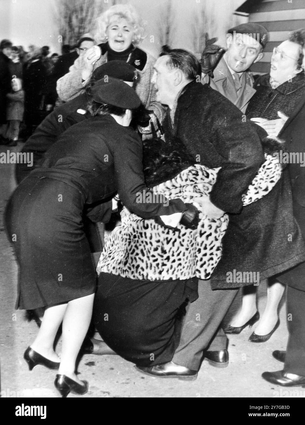 ARMY TROOPS ARRIVE HOME FROM THE CONGO IN BRUSSELS ; 1 DECEMBER 1964 ...