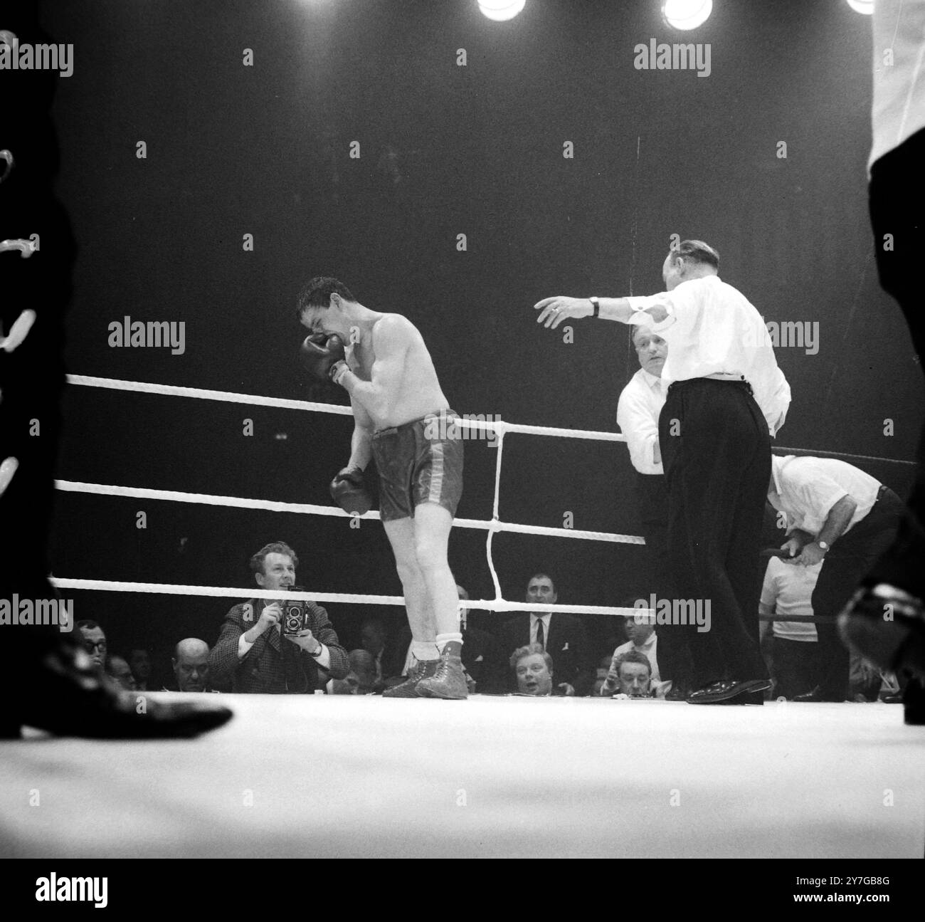 Referee stops fight hi-res stock photography and images - Alamy