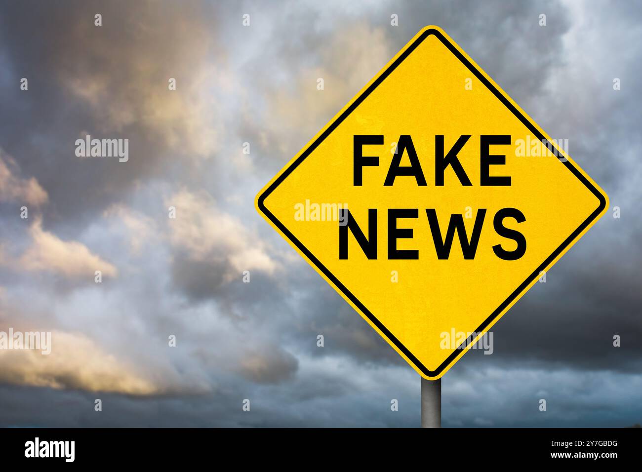 Fake news disinformation people hi-res stock photography and images - Alamy
