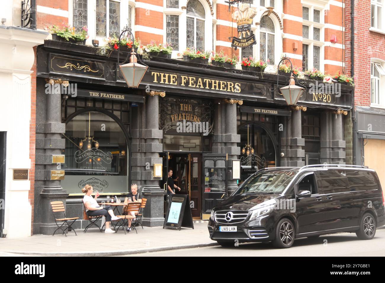 The Feathers Nicholson's public house, Westminster, London, England ...