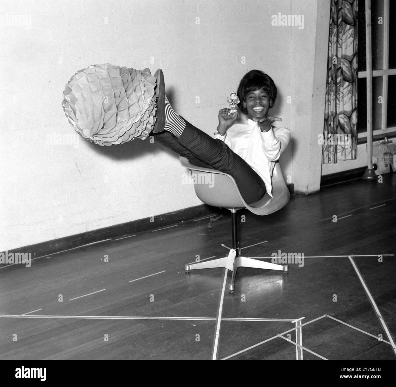 MUSIC SINGER OF LOLLIPOP MILLIE SMALL BECOMES AN ACTRESS IN LONDON ; 26 ...