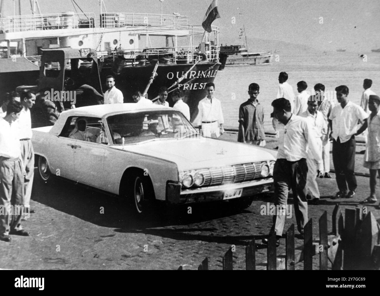 MOTOR CAR FORD LINCOLN FOR POPE PAUL VI IN BOMBAY, INDIA ; 24 NOVEMBER ...