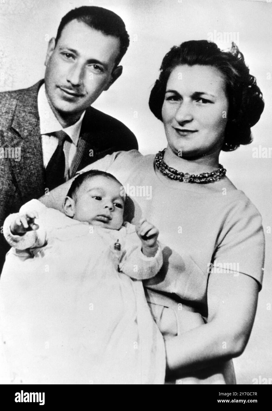 SAMBOR MONIQUE WITH HUSBAND RAYMOND - PARENTS OF QUINTUPLETS IN PARIS ...