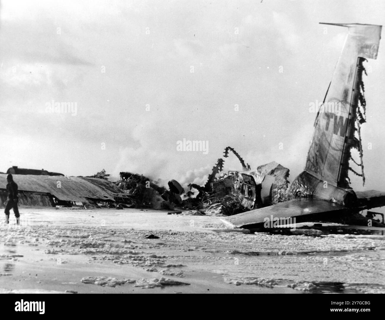 AVIATION BURNING WRECK OF BOEING 707 IN ROME / ; 24 NOVEMBER 1964 Stock ...