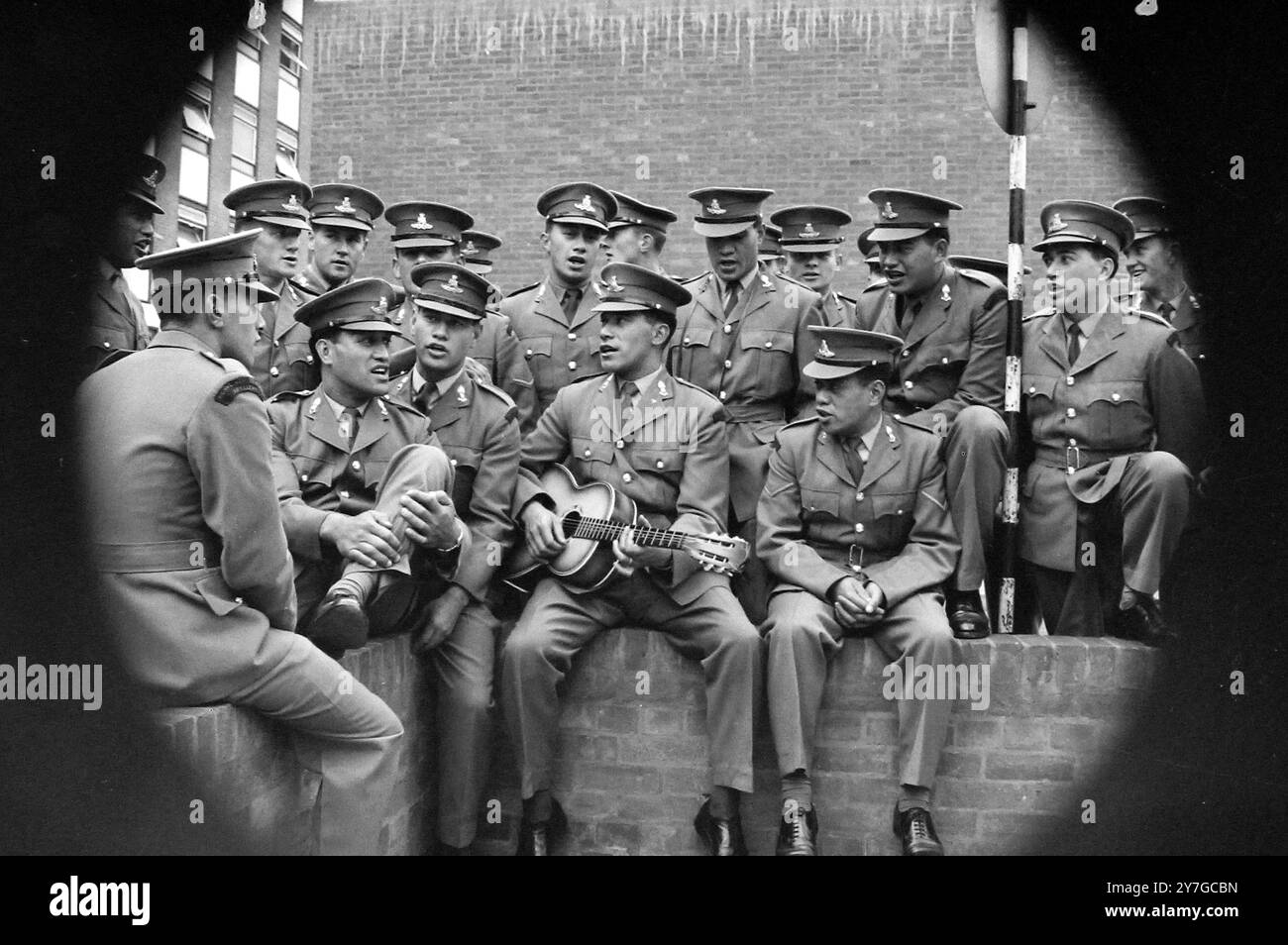 ARMY NEW ZEALAND TROOPS LEAVING CHELSEA BARRACKS IN LONDON ; 24 ...