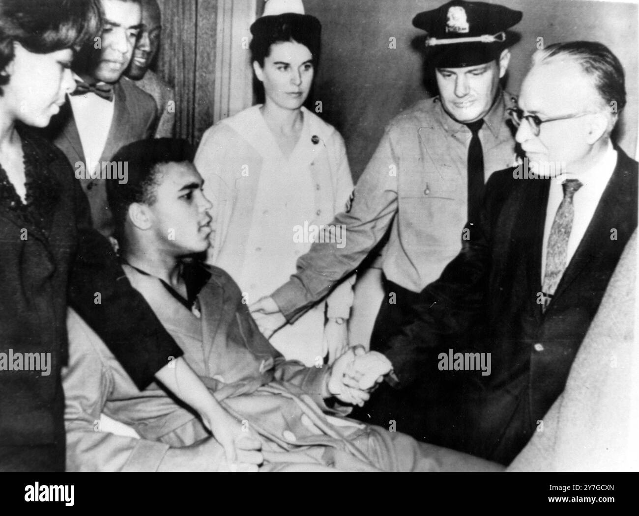 AMERICAN BOXING CHAMPION CASSIUS MARCELIUS CLAY MUHAMMAD ALI WITH WIFE ...