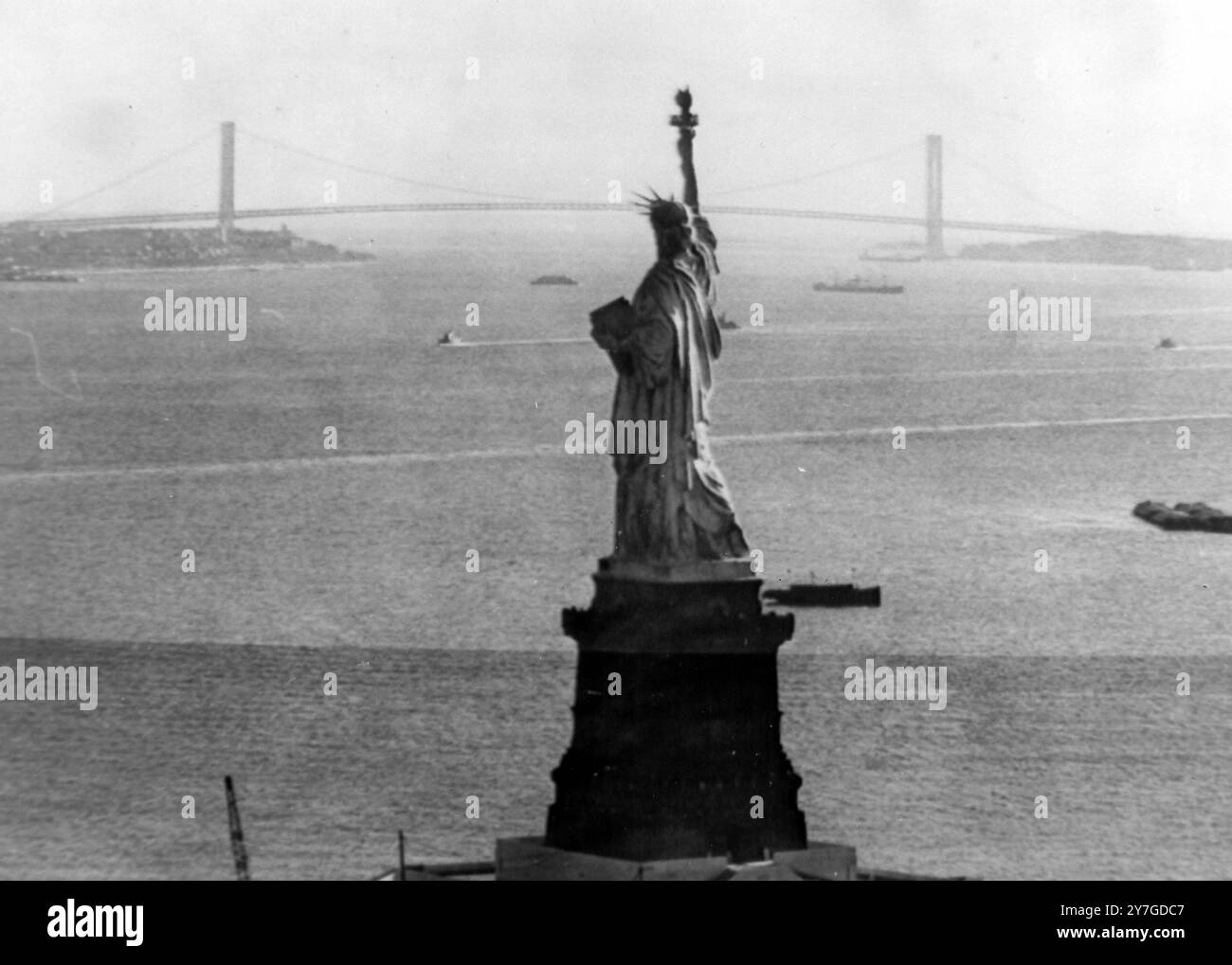 BRIDGE STATUE OF LIBERTY BEFORE VERRAZANO BRIDGE IN NEW YORK ; 19 ...