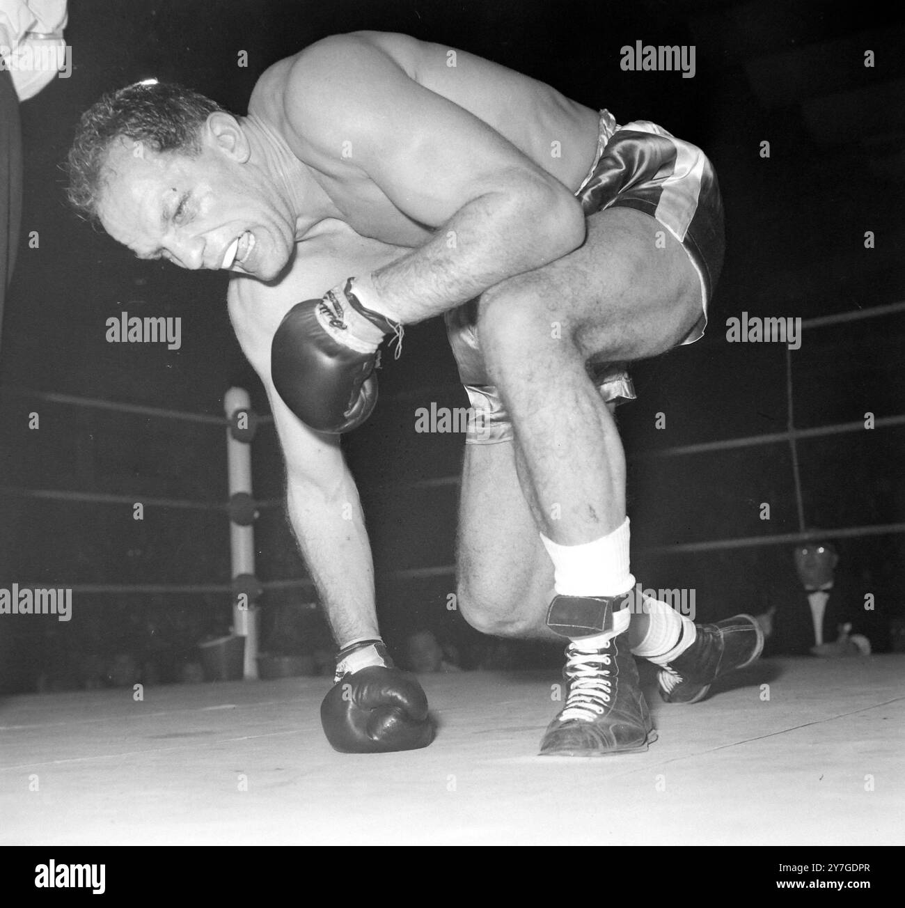 BOXING HEAVYWEIGHT ROGER RISCHER V HENRY COOPER IN ALBERT HALL ACTION ...