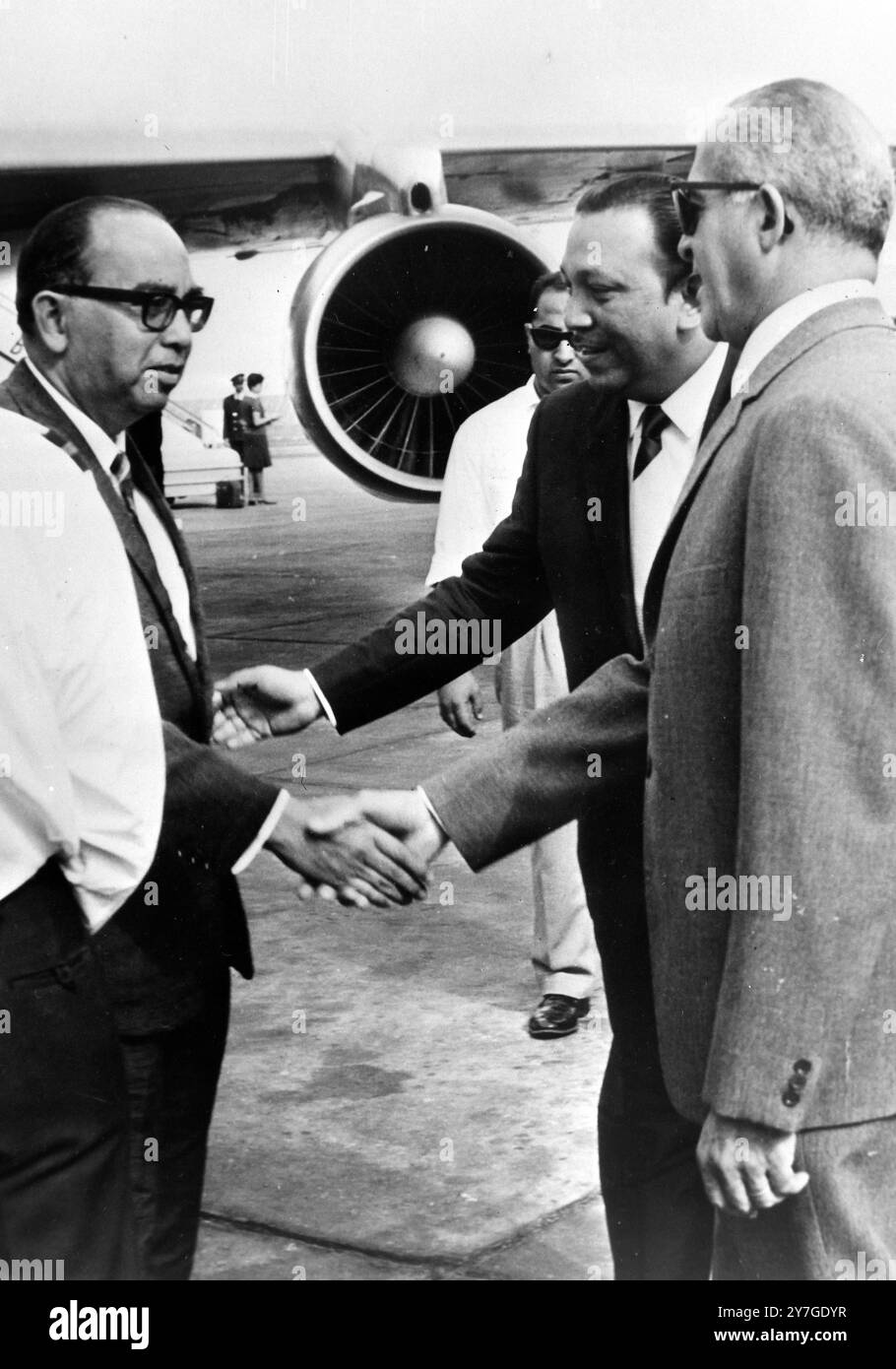 GALAL EZZAT G WITH MALAYSIAN DEPUTY PRIME MINISTER TUN ABDUL RAZAK IN ...