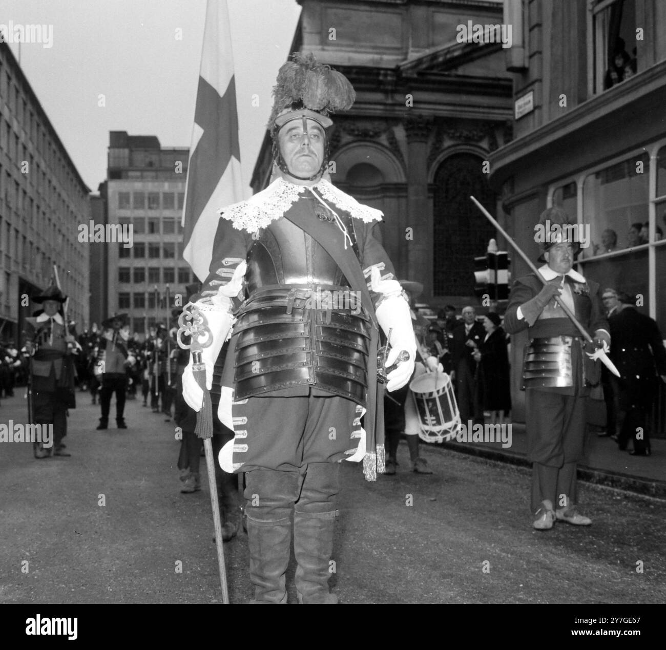 OLD STYLE SOLDIER AT LORD MAYOR'S TRADITIONAL CEREMONY IN LONDON / ; 14 ...