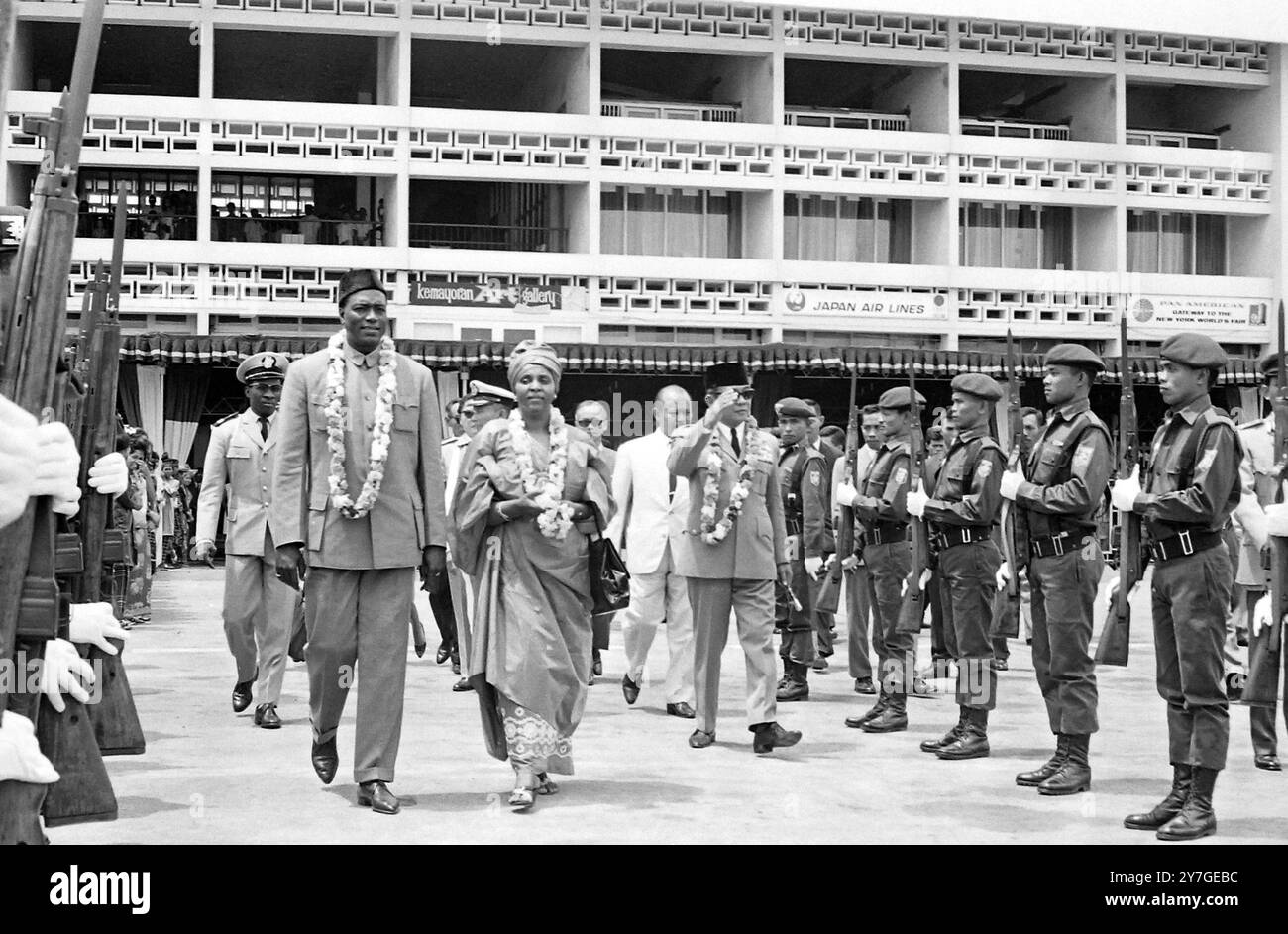 MALI PRESIDENT IN INDONESIA MODIBO KEITA WITH PRESIDENT SUKARNO IN ...
