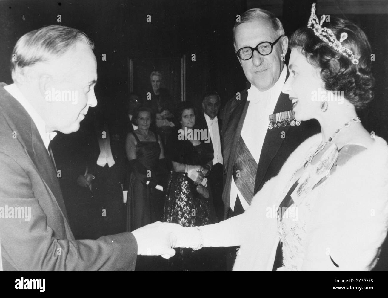 BRITISH PRIME MINISTER HAROLD WILSON WITH QUEEN ELIZABETH II IN LONDON ...