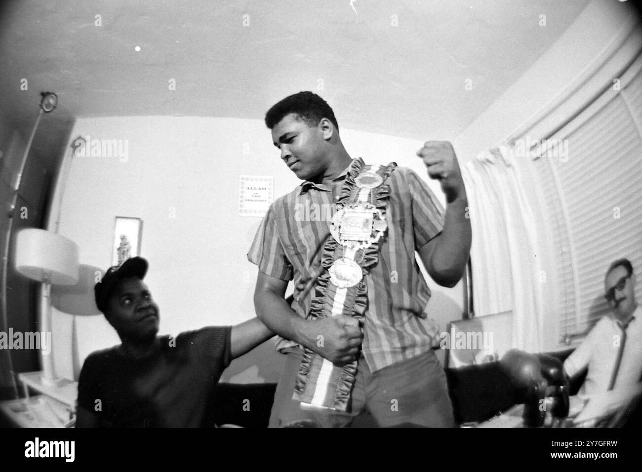 AMERICAN BOXING CHAMPION CASSIUS MARCELIUS CLAY MUHAMMAD ALI WITH ...