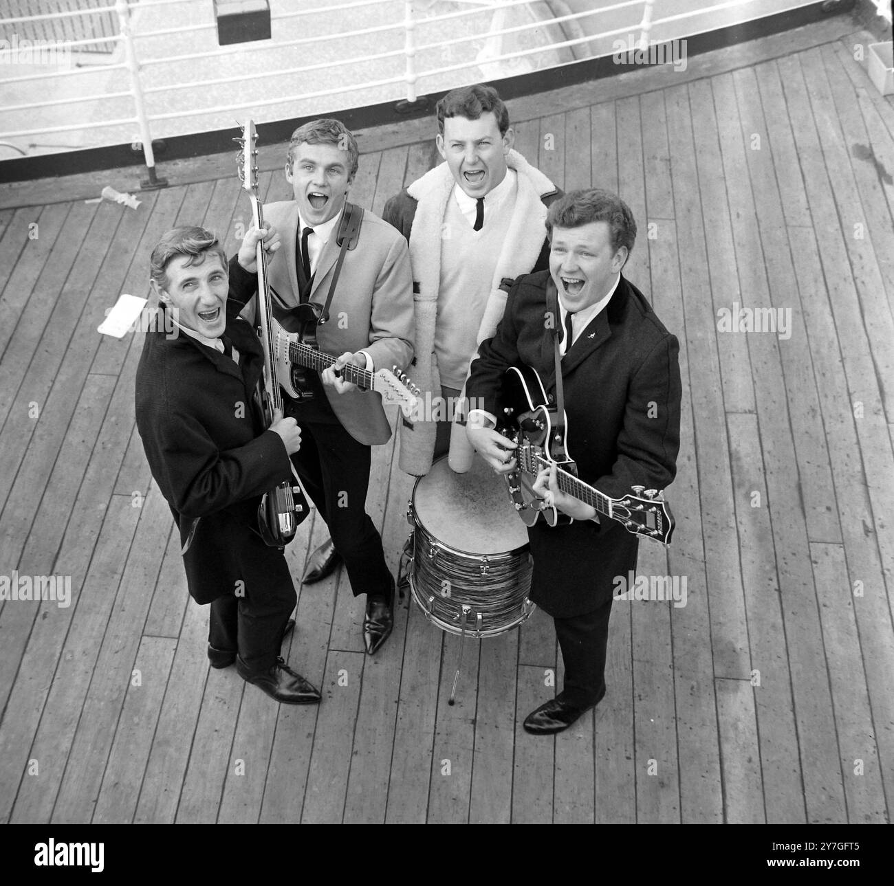MUSIC POP GROUPS THE CICADAS ARRIVE IN SOUTHAMPTON ; 10 NOVEMBER 1964 ...