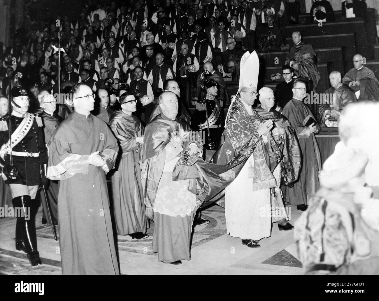 RELIGION - POPE PAUL VI DURING MASS AT ST PETER'S BASILICA IN VATICAN ...