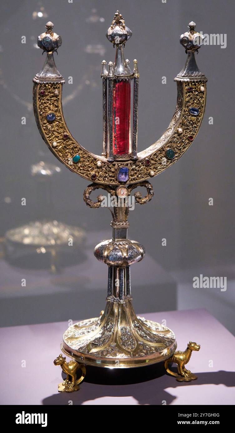 Reliquary of the rib of Saint Peter, Hugo d'Oignies, 1238, Silver ...