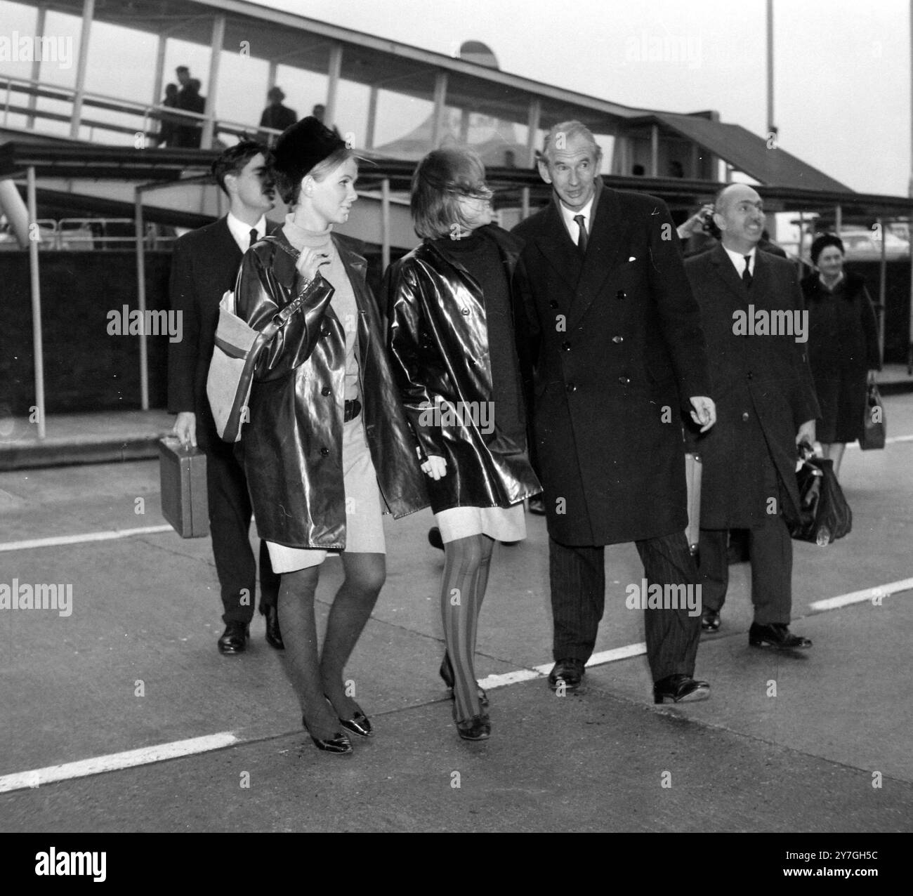 DOUGLAS JAY WITH WIFE AND DAUGHTERS AT LONDON AIRPORT / ; 5 NOVEMBER ...