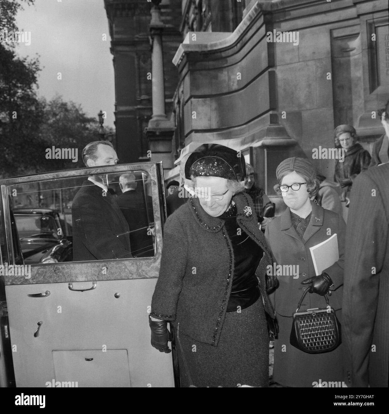 QUEEN JULIANA AND PRINCESS CHRISTINA AT "ORANGE AND THE ROSE ART ...