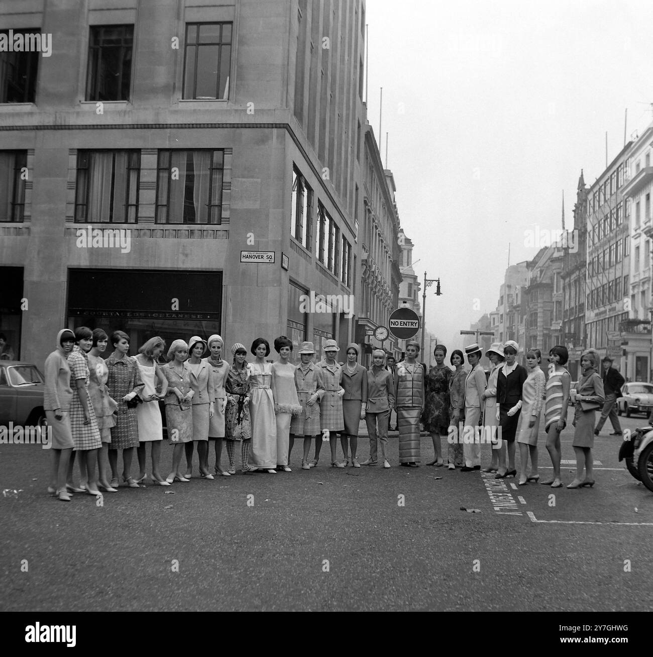 Fashion week news Black and White Stock Photos & Images - Alamy