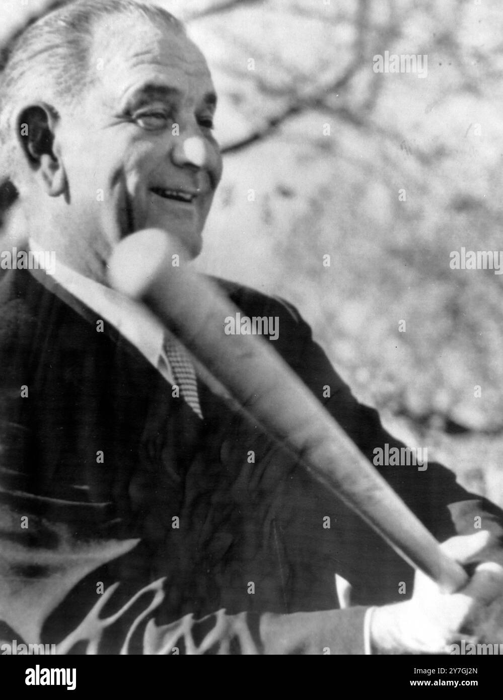 US AMERICAN PRESIDENT LYNDON B JOHNSON PLAYING BASEBALL BAT BOY / ; 31 ...