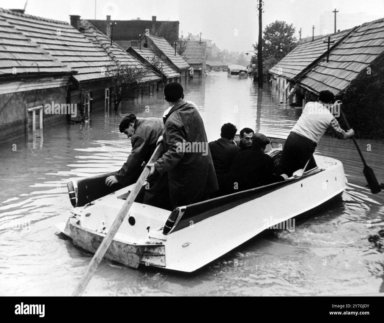 FLOODS ZAGREB SCENES IN YUGOSLAVIA - RESCUE RESCUE IN ZARGREB AFTER ...