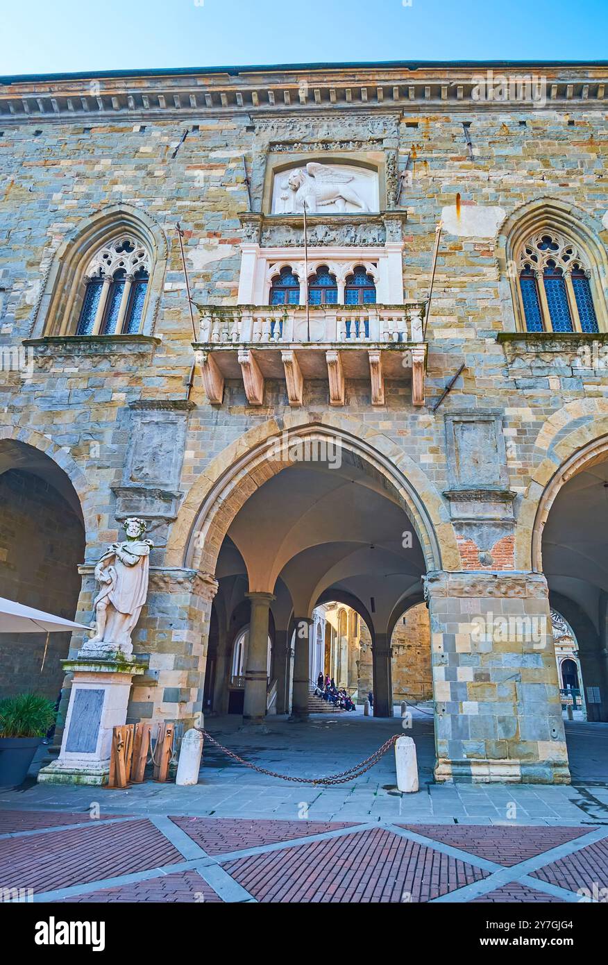 Historic Palazzo della Ragione with shady arcade, statue of Torquato ...