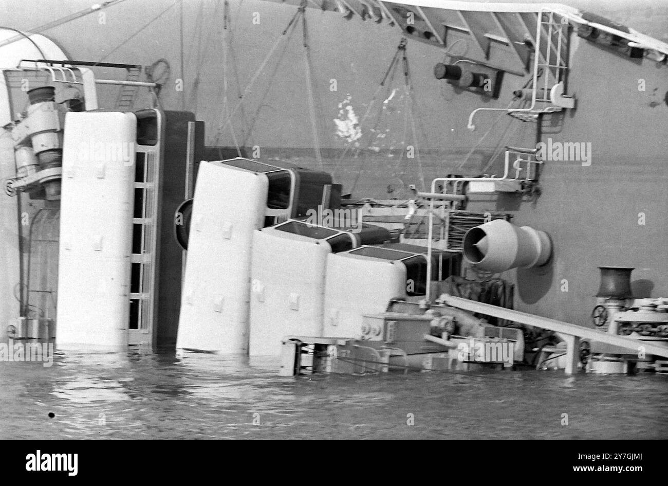 SHIP MAGDEBURG CRASHES AFTER HIT BY YAMASHIRO MARU IN KENT ; 27 OCTOBER ...