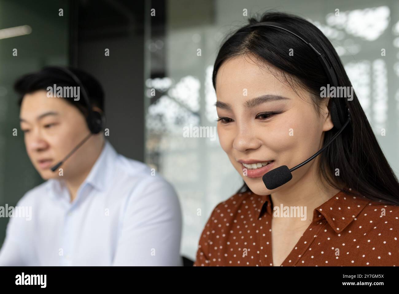 Customer service agents using hi-res stock photography and images - Alamy