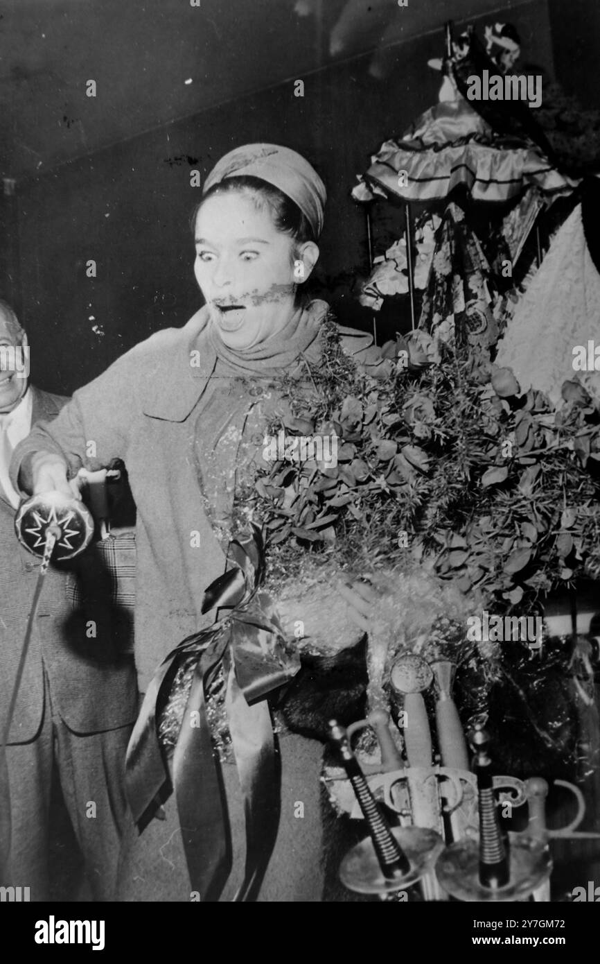 Chaplin geraldine 1960 hi-res stock photography and images - Alamy