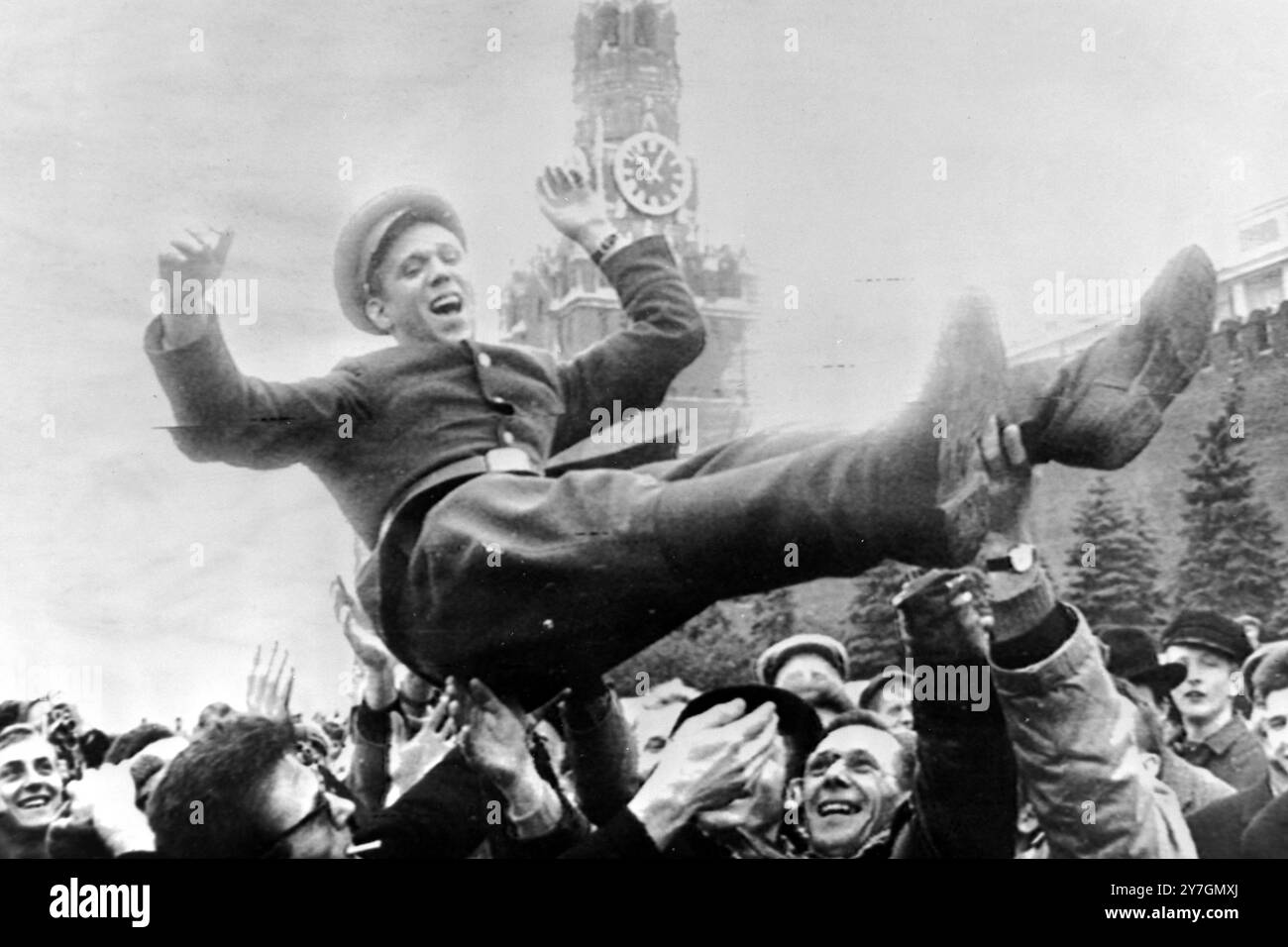 RED SQUARE COSMONAUTS CELEBRATED BY CROWDS IN MOSCOW ; 12 OCTOBER 1964 ...