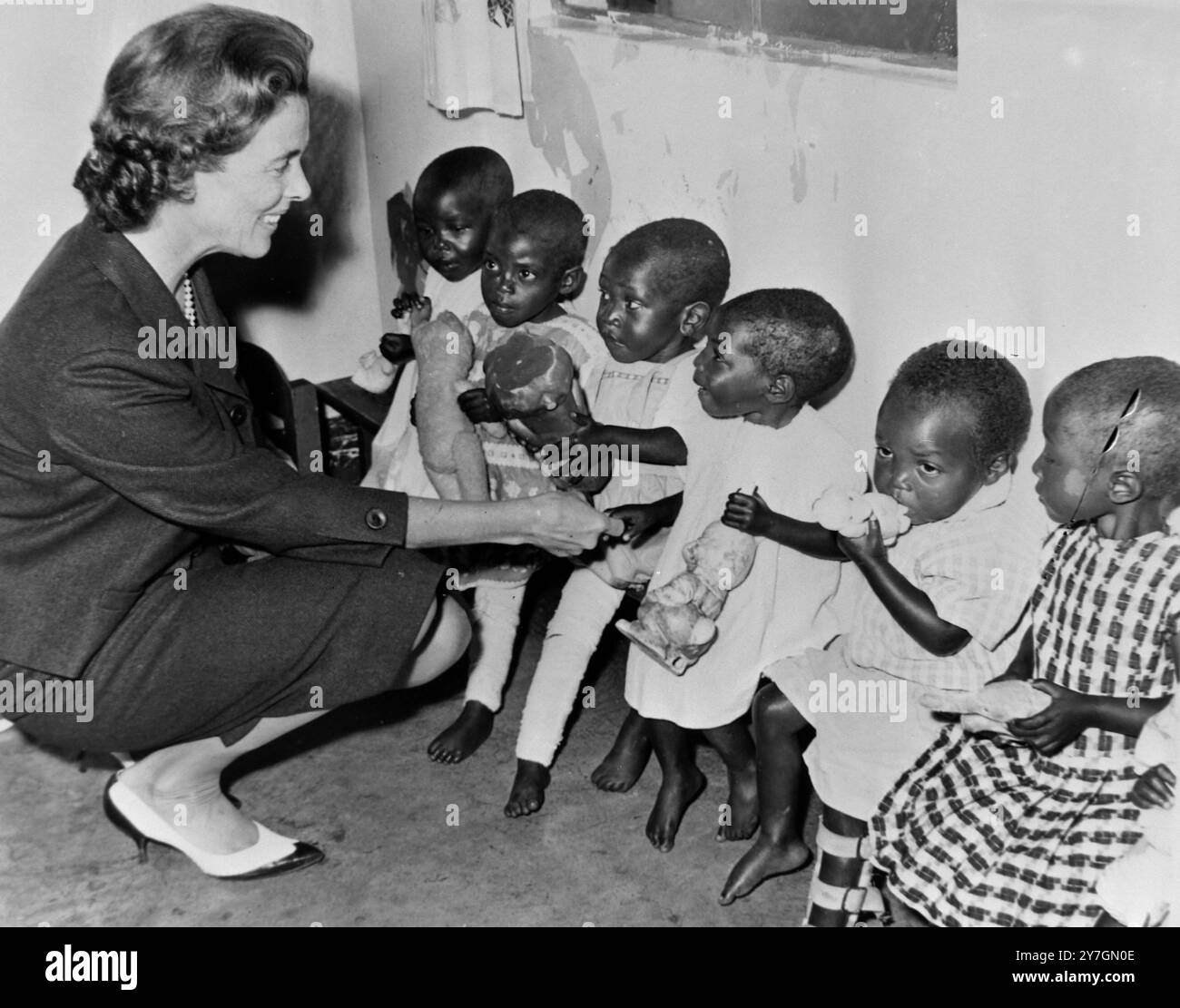 MALCOLM MACDONALD MRS IN DAGORETTI HOME IN NAIROBI / ; 12 OCTOBER 1964 ...