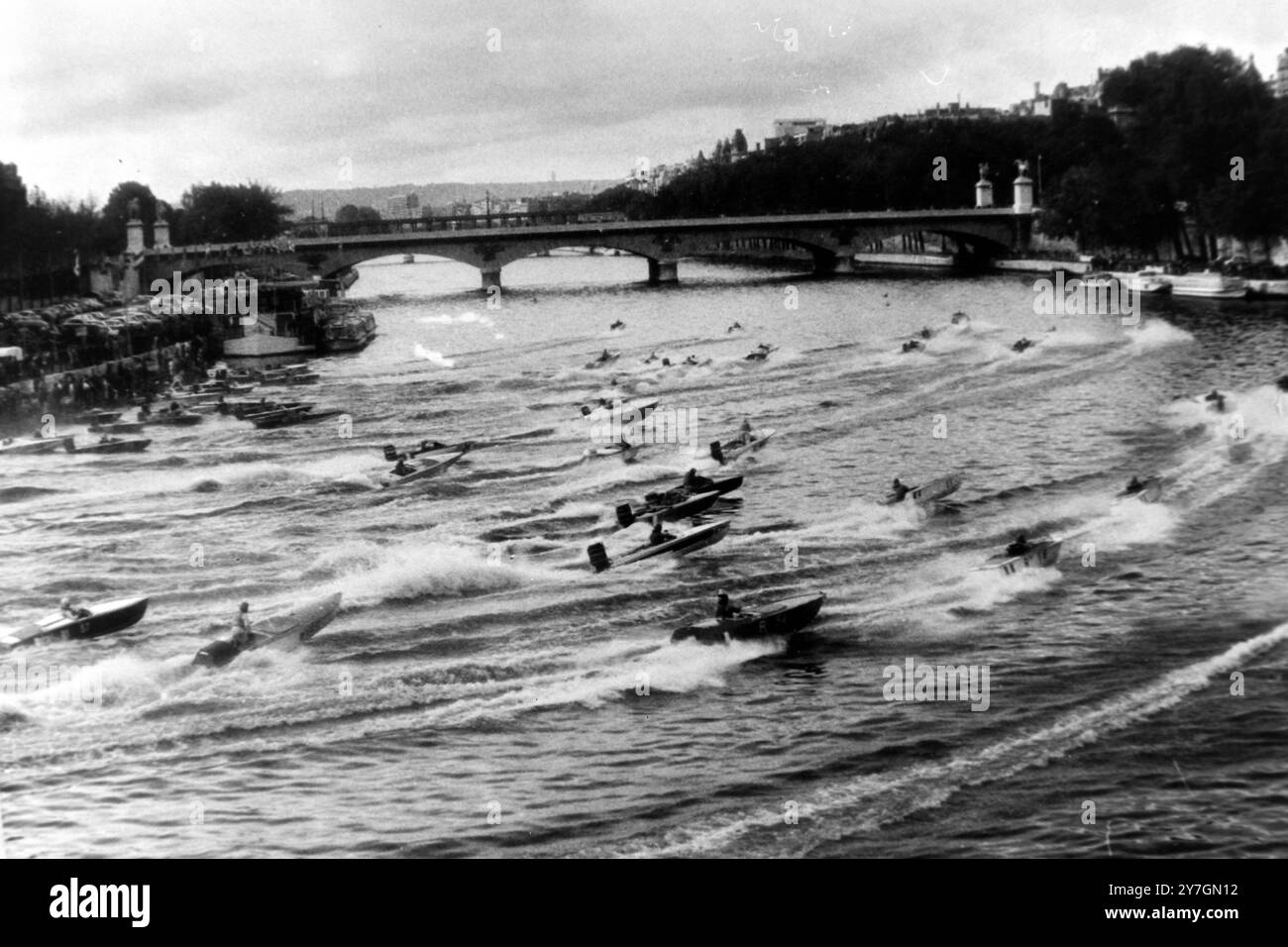 BOATS PARIS MOTOR BOARD RACE IENA BRIDGE START POSITION ; 12 OCTOBER ...