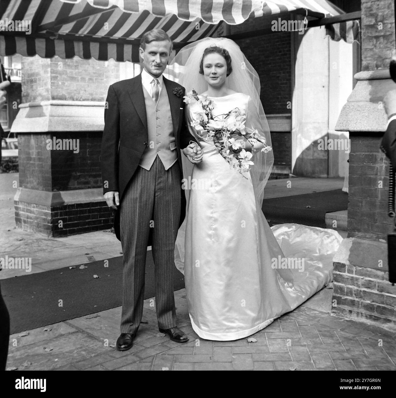 MARIA TAYLOR WEDS MICHAEL ROPER-CURZON IN LONDON / ; 30 SEPTEMBER 1964 ...